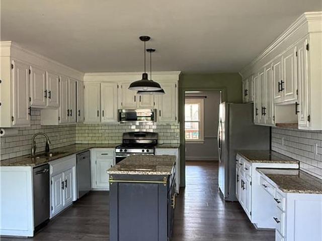 627 Emerald CT