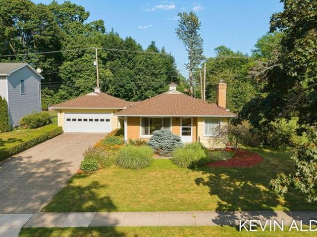 627 Hall Blvd, Mason, MI 48854