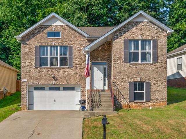 627 Hidden Valley Dr, Clarksville, TN 37040