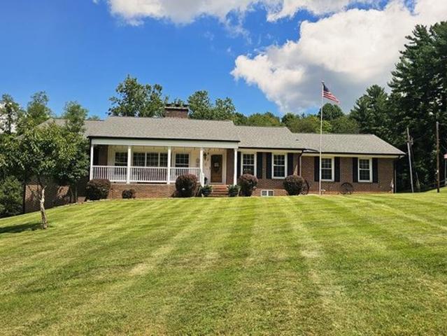 627 Marion Ave, Tazewell, VA 24651