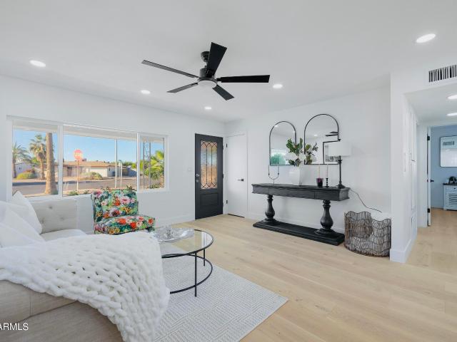 627 N 59th Pl, Mesa, AZ 85205 | MLS #7016 | Compass