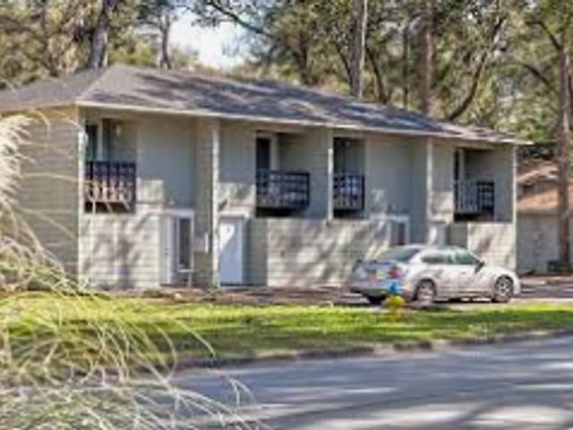 627 SW 69TH TER