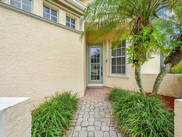 627 SW St Thomas Cove, Port St. Lucie, FL 34986 | MLS #R11125