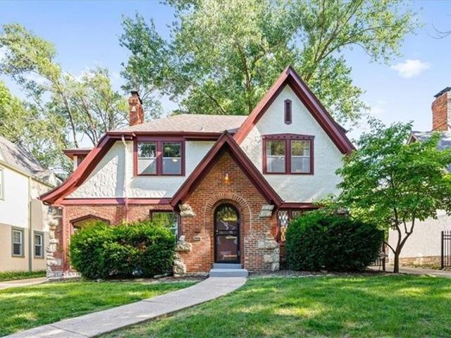 627 W 70th St, Kansas City, MO 64113