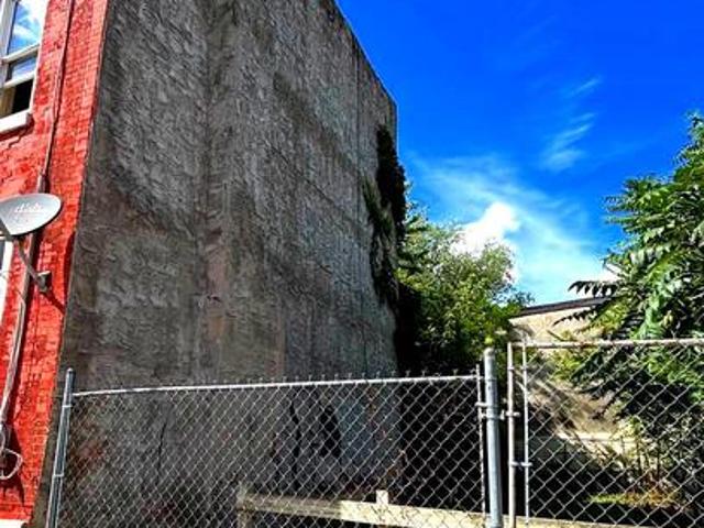 627 W Cumberland Street