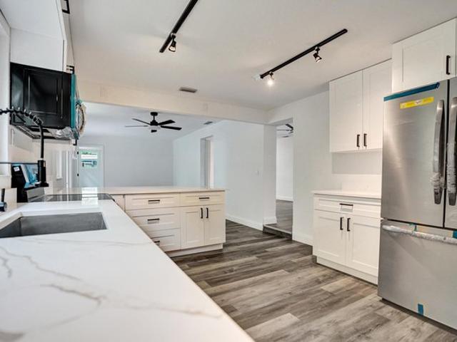 627 W Ilex Dr, Lake Park, FL 33403