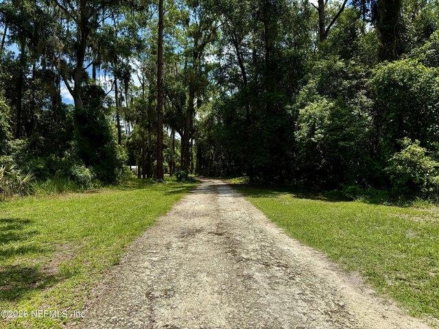 627 Walnut St, Welaka, FL 32193