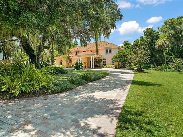 627 Yorktown Dr, Leesburg, FL 34748