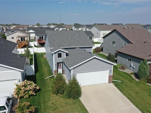 6285 58th Ave S, Fargo, ND 58104