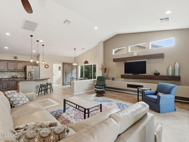 62870 E Amberwood Dr, Tucson, AZ 85739
