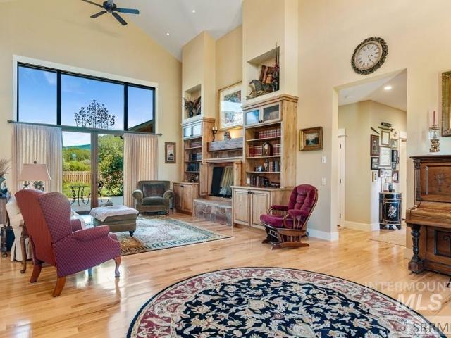 6289 N Fox Meadow Drive