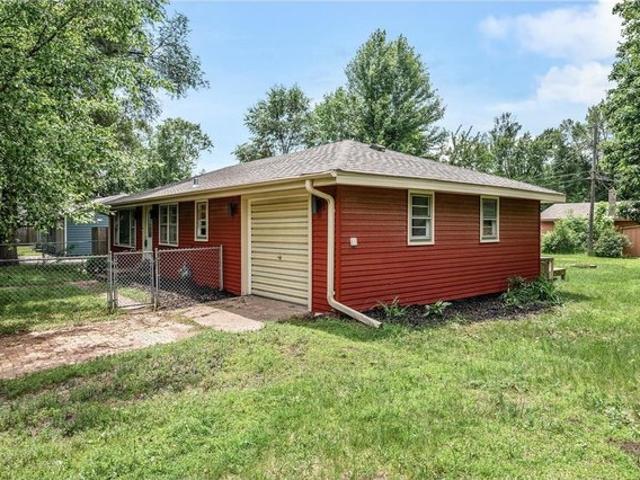 6289 Edgewood Ave N, Brooklyn Park, MN 55428