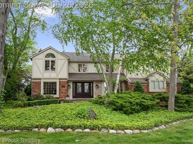 6280 Dakota Cir, Bloomfield Hills, MI 48301