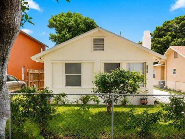 628 55th St, West Palm Beach, FL 33407
