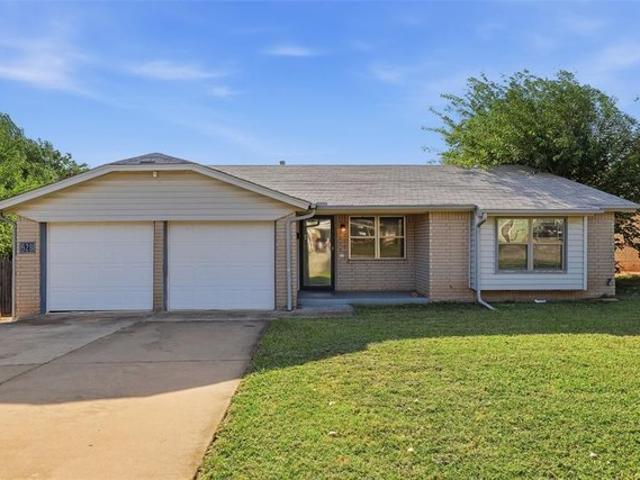 628 Baer Dr, Moore, OK 73160