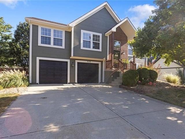 628 E Dogwood St, Gardner, KS 66030