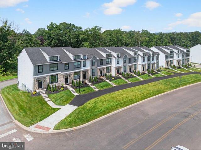 628 Oak Dr Unit 1 Harleysville, PA 19438