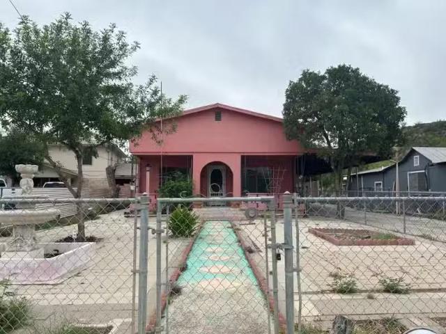 628 Medina St. Eagle Pass, TX 78852