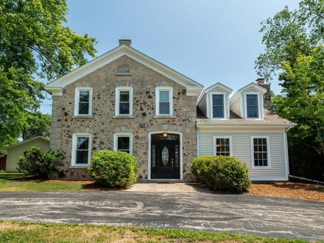 628 N Port Washington Rd, Grafton, WI 53024