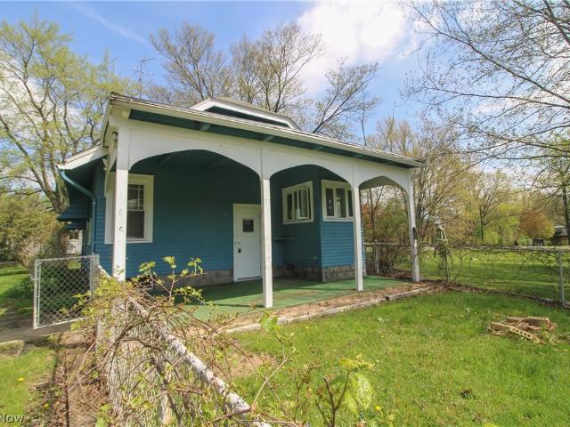 628 North Road SE