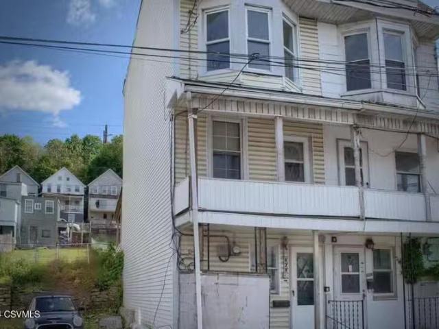 628 W MULBERRY ST, SHAMOKIN, PA 17872 Single Family Residence.