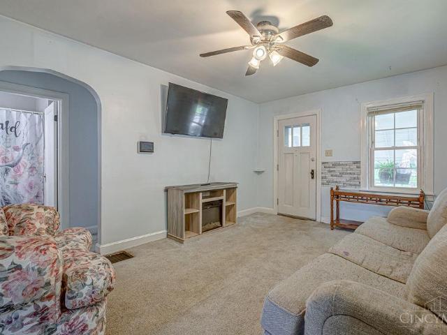 628 Woodford Street
