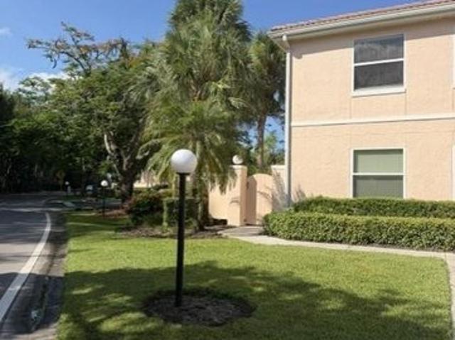 628 Woodshire Ln Apt G12, Naples, FL 34105