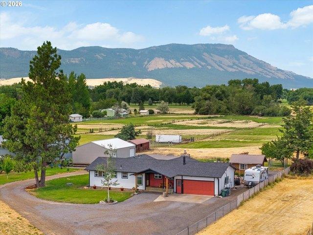 62945 Buchanan Ln, Island City, OR 97850