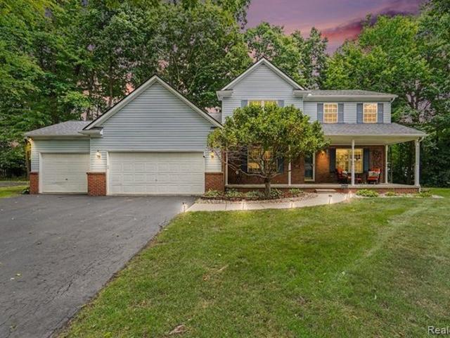 6290 Waldon Woods Dr, Independence, MI 48346