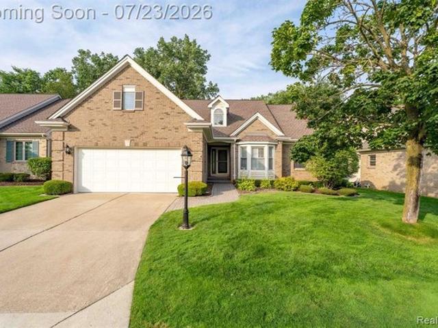 62910 Walker Ct, Washington Township, MI 48094