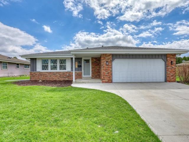 6291 Thorncrest Dr, Greendale, WI 53129
