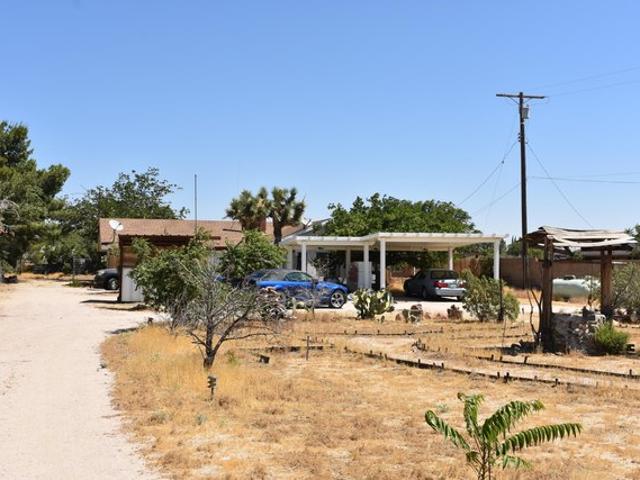 6293 Backus Rd, Mojave, CA 93501