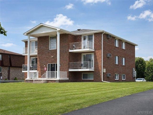 6293 Robinson Rd, Lockport, NY 14094