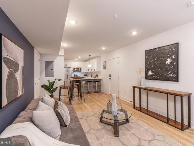 629 33 W Girard Ave, Unit 302, Philadelphia, PA 19123 | MLS #PAPH2153