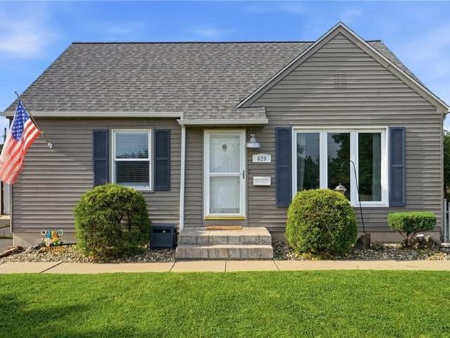629 37th St NE, Cedar Rapids, IA 52402