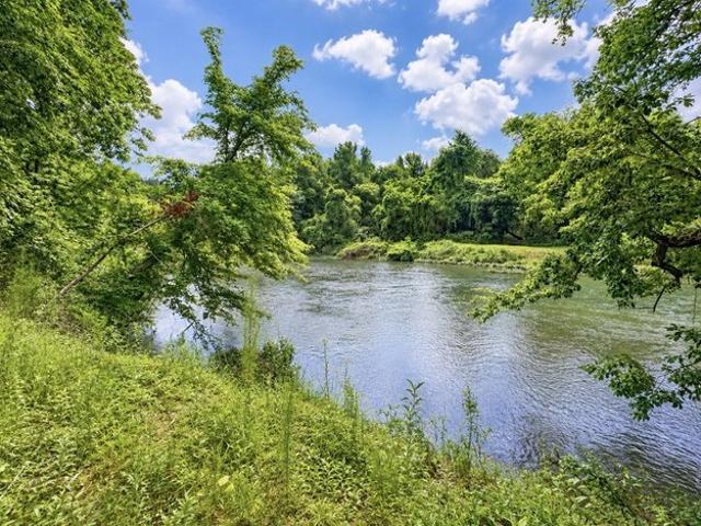 629 Cradle Song Cir, Clifton, TN 38425