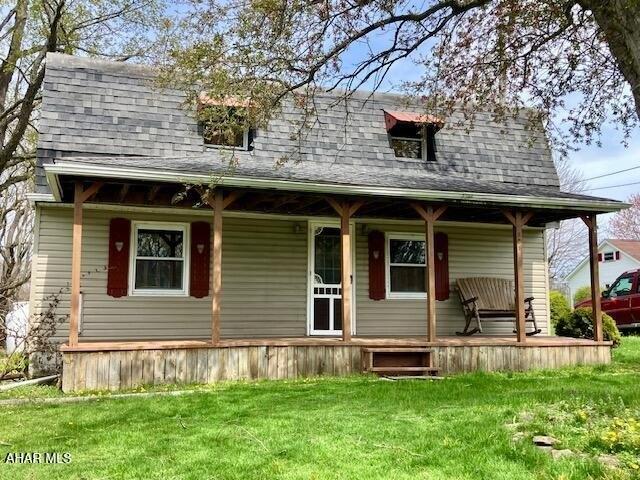 629 Gas Center Rd, Seward, PA 15954