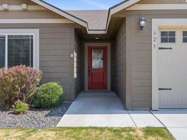629 E 35th Ave, Kennewick, WA 99337