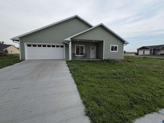 629 Foxtail Dr, Parker, SD 57053