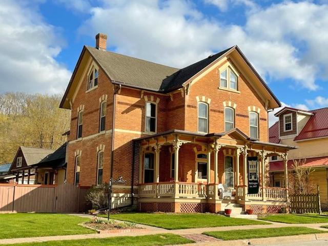 629 Main St, McGregor, IA 52157