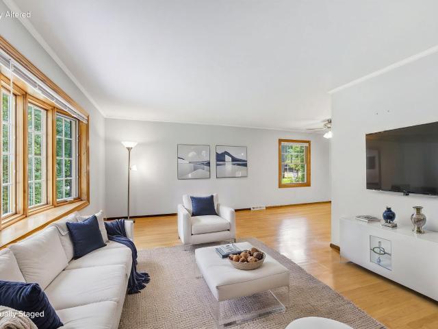629 Maplewood Ct