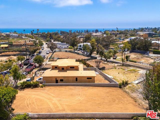 629 N Las Casas Avenue