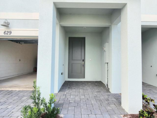 629 Salisbury Cir, Fort Pierce, FL 34982 | MLS #B26048