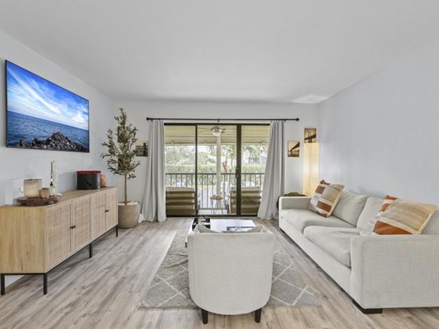 629 Sea Pine Way Apt D2, Greenacres, FL 33415