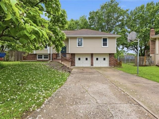 629 SW 36th Ter, Lee's Summit, MO 64082