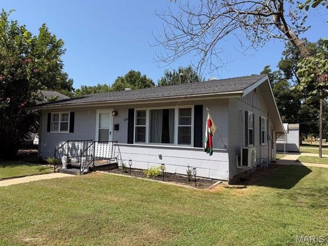 629 W Elk St, Dexter, MO 63841