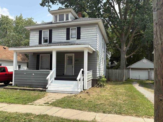 629 Woodlawn Ave, Owosso, MI 48867
