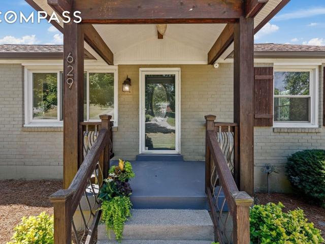 629 Watsonwood Dr, Nashville, TN