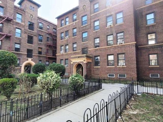 62 64 Saunders St #4F, Rego Park, NY 11374