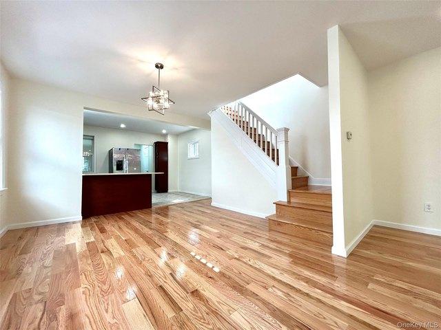 62 80 Wetherole St, Rego Park, NY 11374